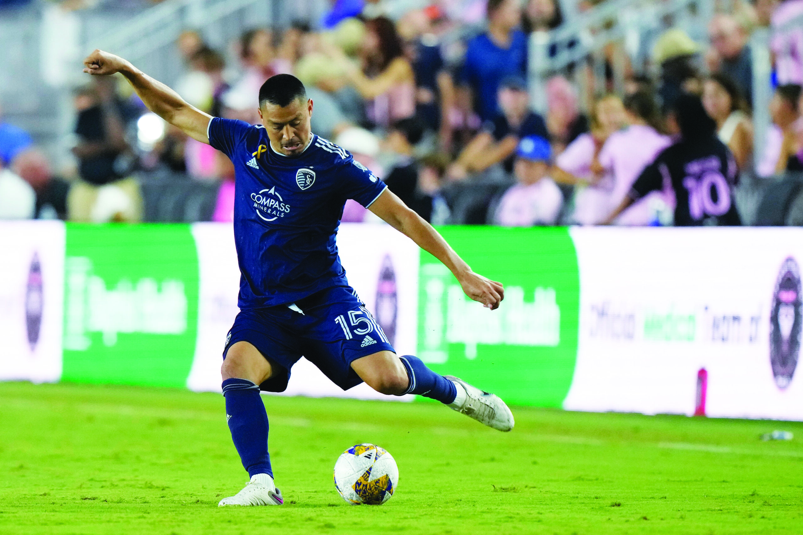 Longtime Sporting KC midfielder Roger Espinoza officially retires from ...